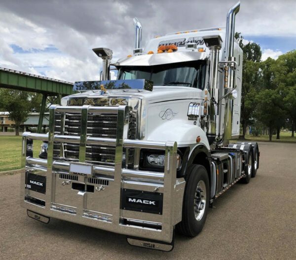 Outlaw Series Mack Super-Liners – Little Trucker Down Under